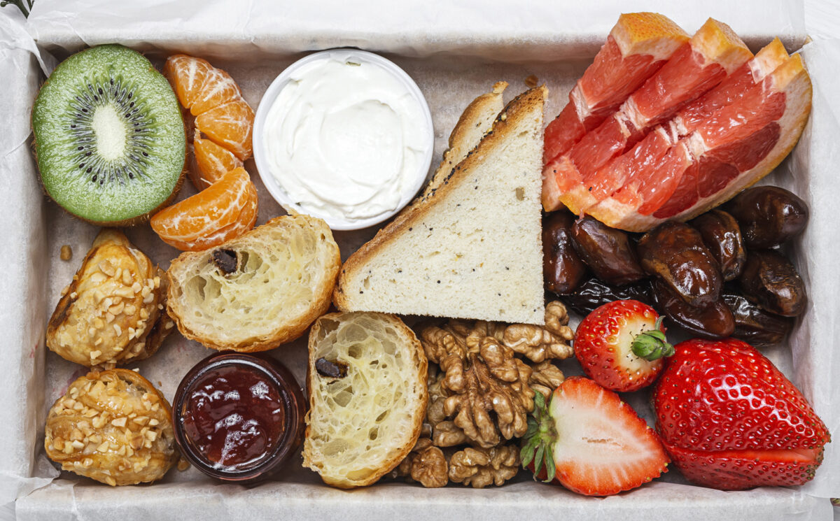 9 Healthy Breakfast Ideas For Work (Snacks On The Go)